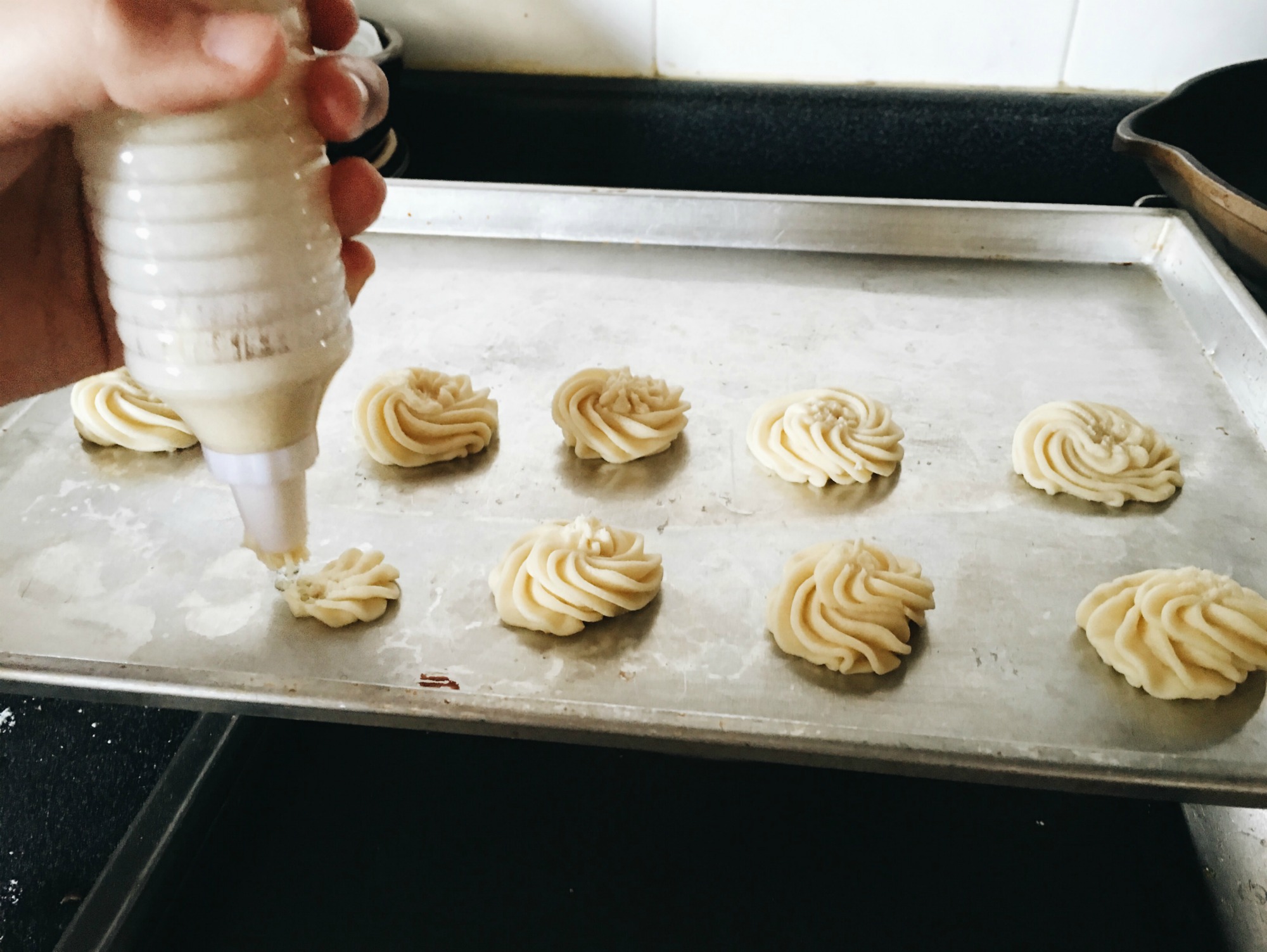4 Ingredients Piped Butter Cookies – MONO and CO