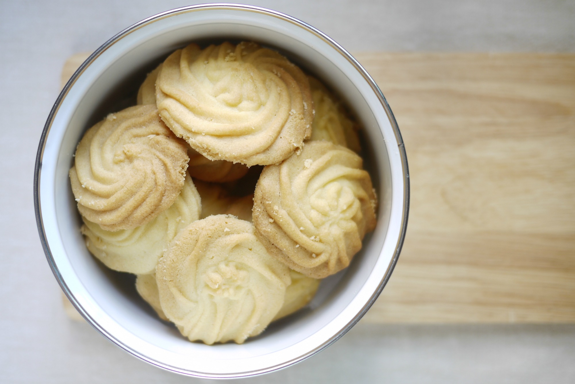 4 Ingredients Piped Butter Cookies – MONO and CO