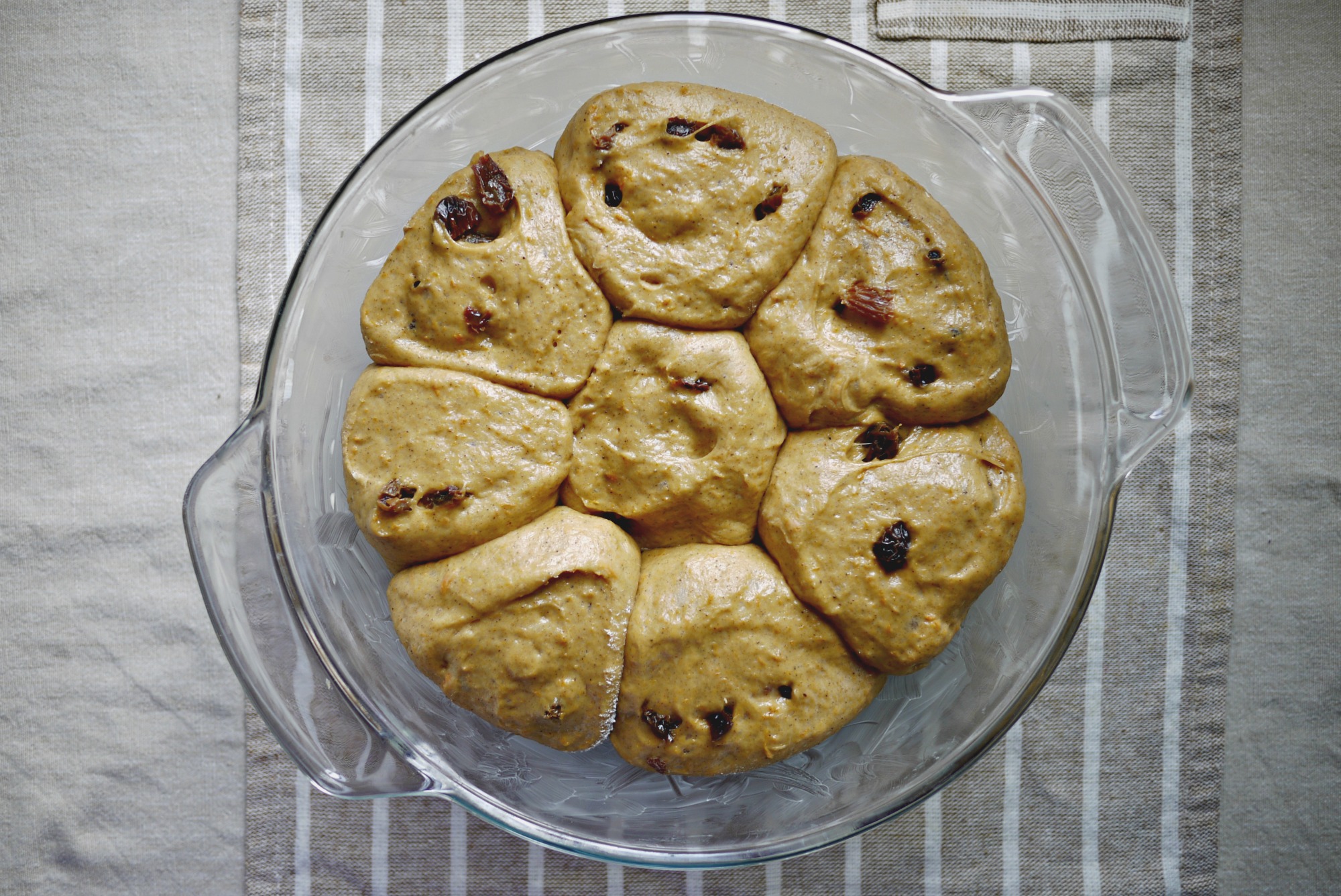 Carrot Cinnamon Raisin Buns – MONO and CO